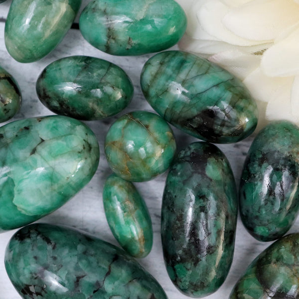 Emerald Healing Crystals. Emerald Gems Prosperity, Sage Crystals